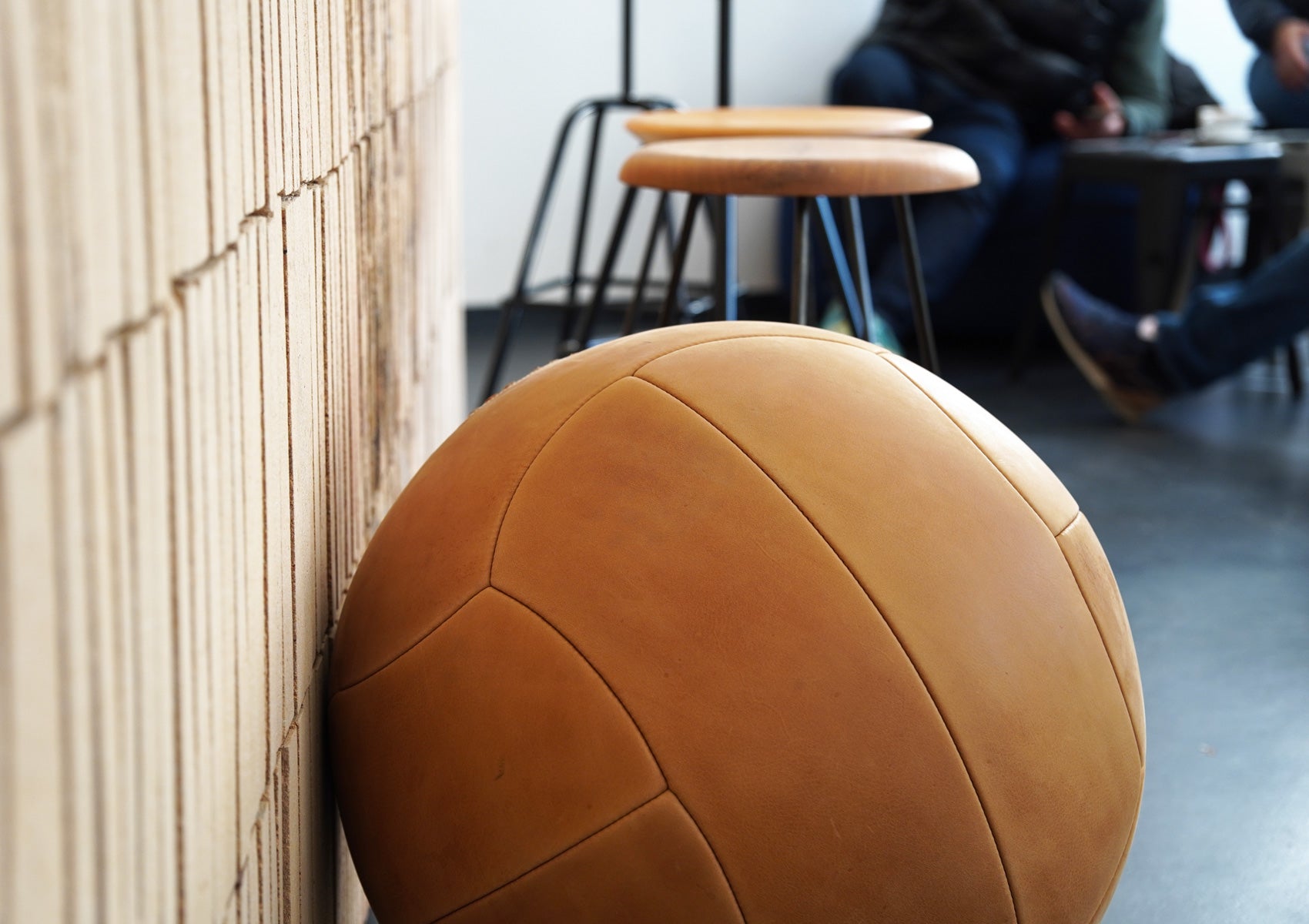 The Balloon Sitzball aus echtem Leder – theballoon